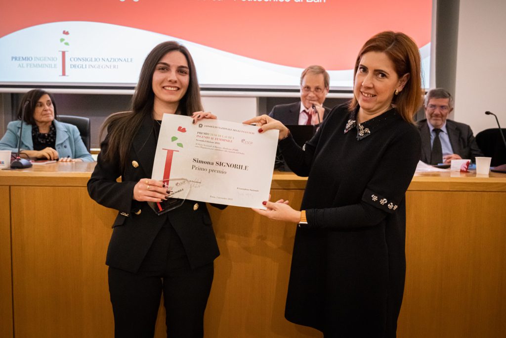 1° premio alla tesi di laurea di Simona Signorile e al suo “Lab On Chip ...