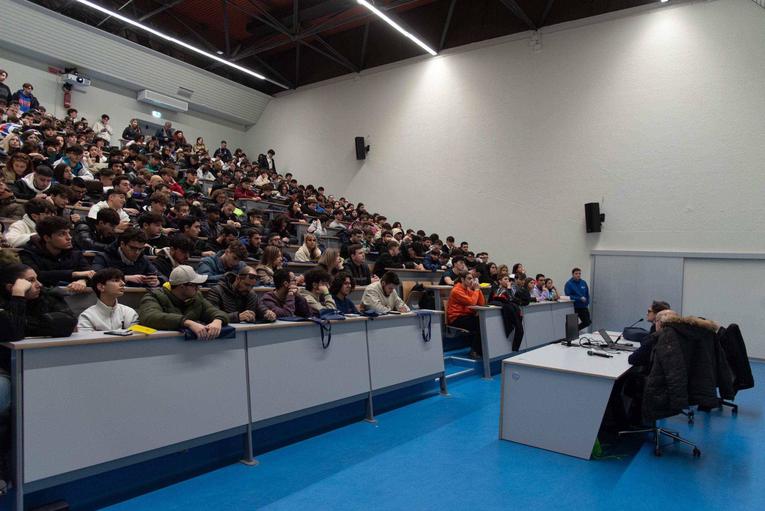 Una giornata al Politecnico di Bari: 400 studenti delle superiori ...